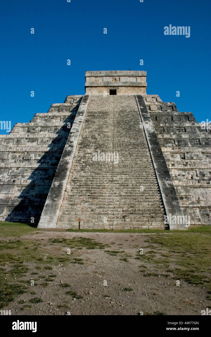 Kulkulkan pyramid hi-res stock photography and images - Alamy