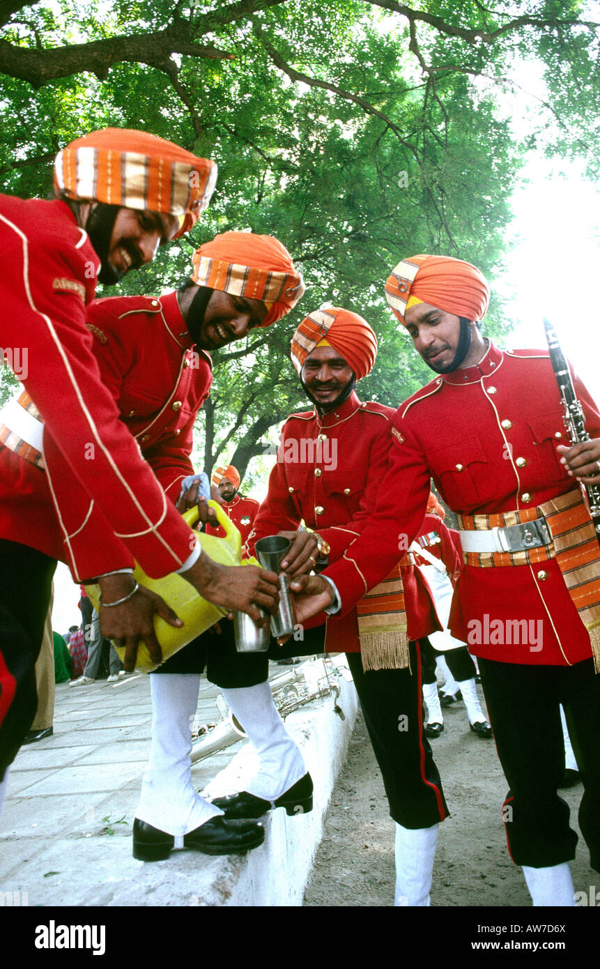 Sikh soldier of the indian army hi-res stock photography and images - Alamy