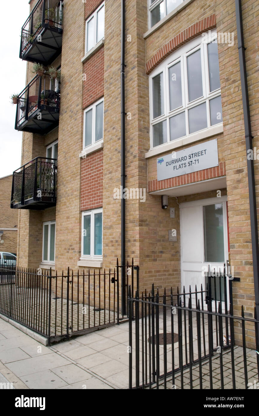 Poor housing tower hamlets east hi-res stock photography and images - Alamy