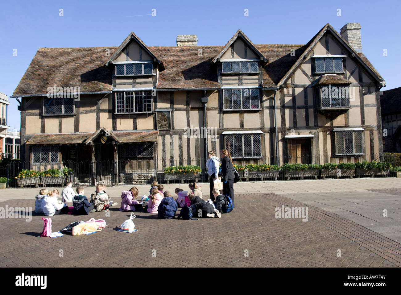 School class outside birthplace of William Shakespeare Henley Street ...