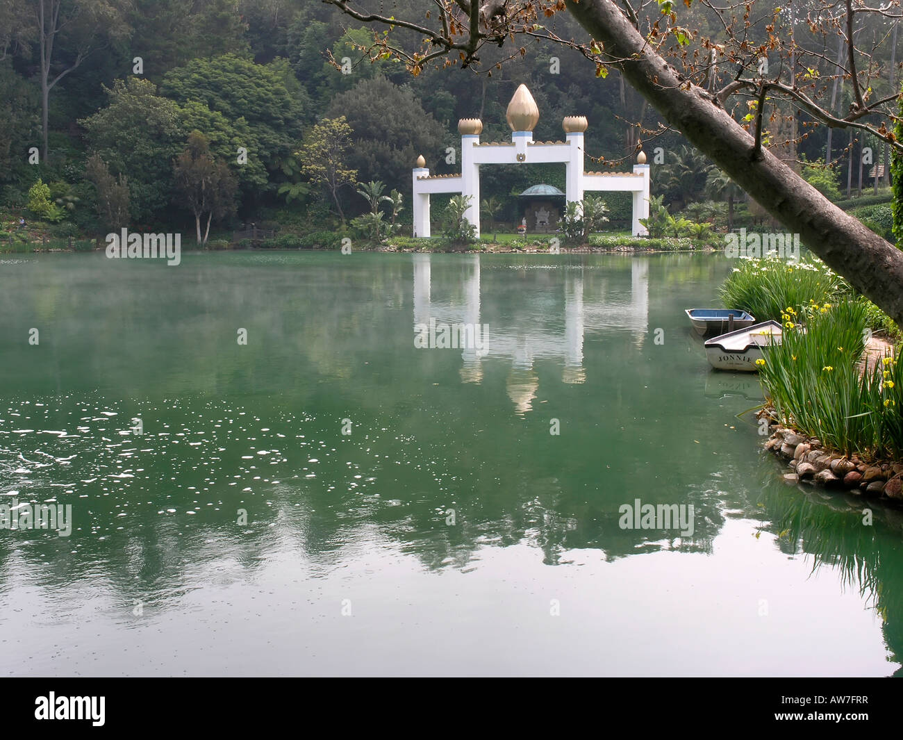 Lake Shrine is a place of worship and relaxation near Santa Monica ...