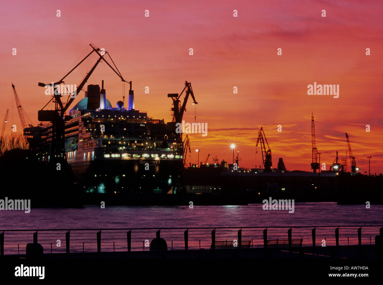 QM2 at Sunset Stock Photo - Alamy