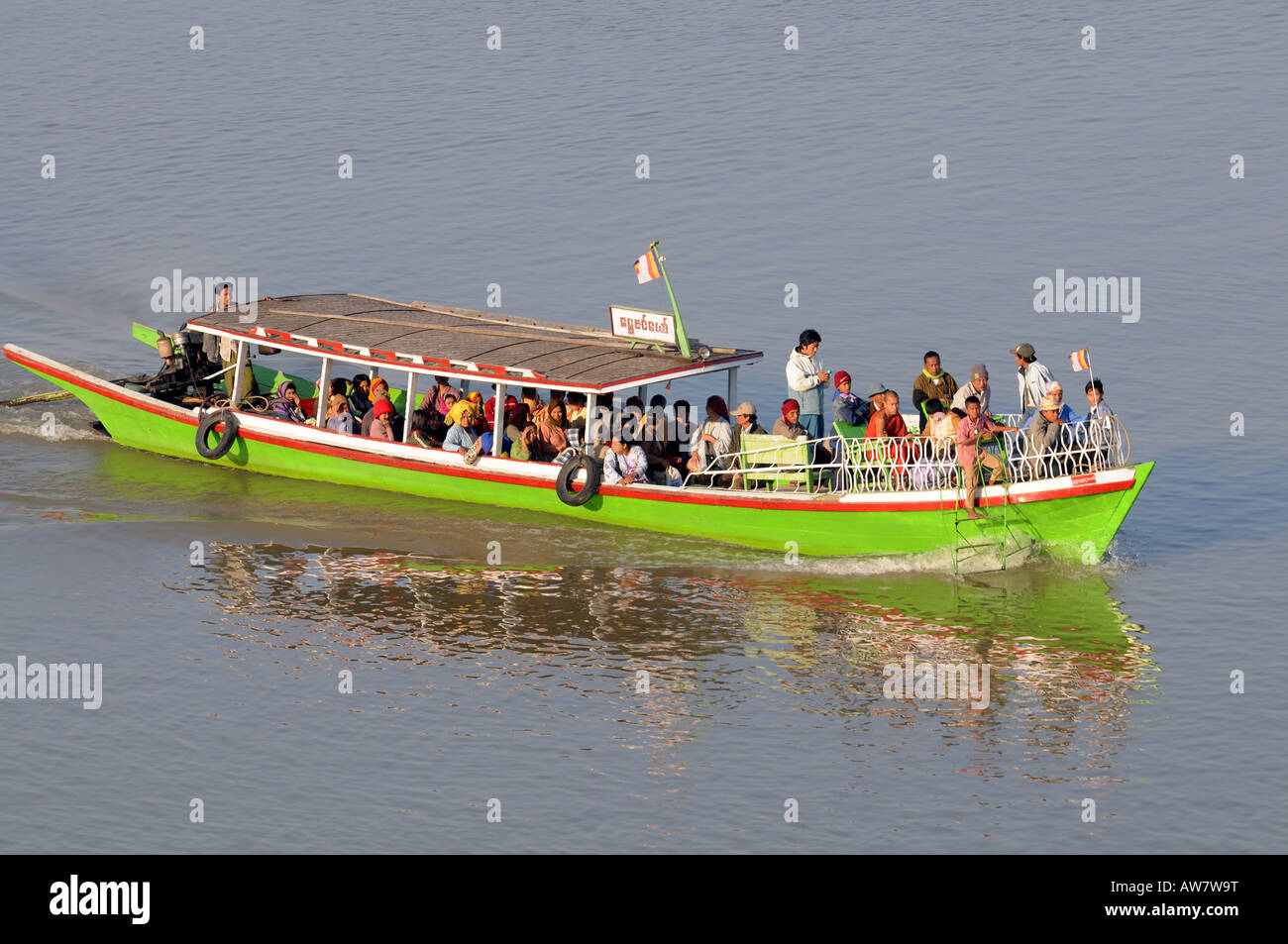 Passenger ferry river hi-res stock photography and images - Alamy