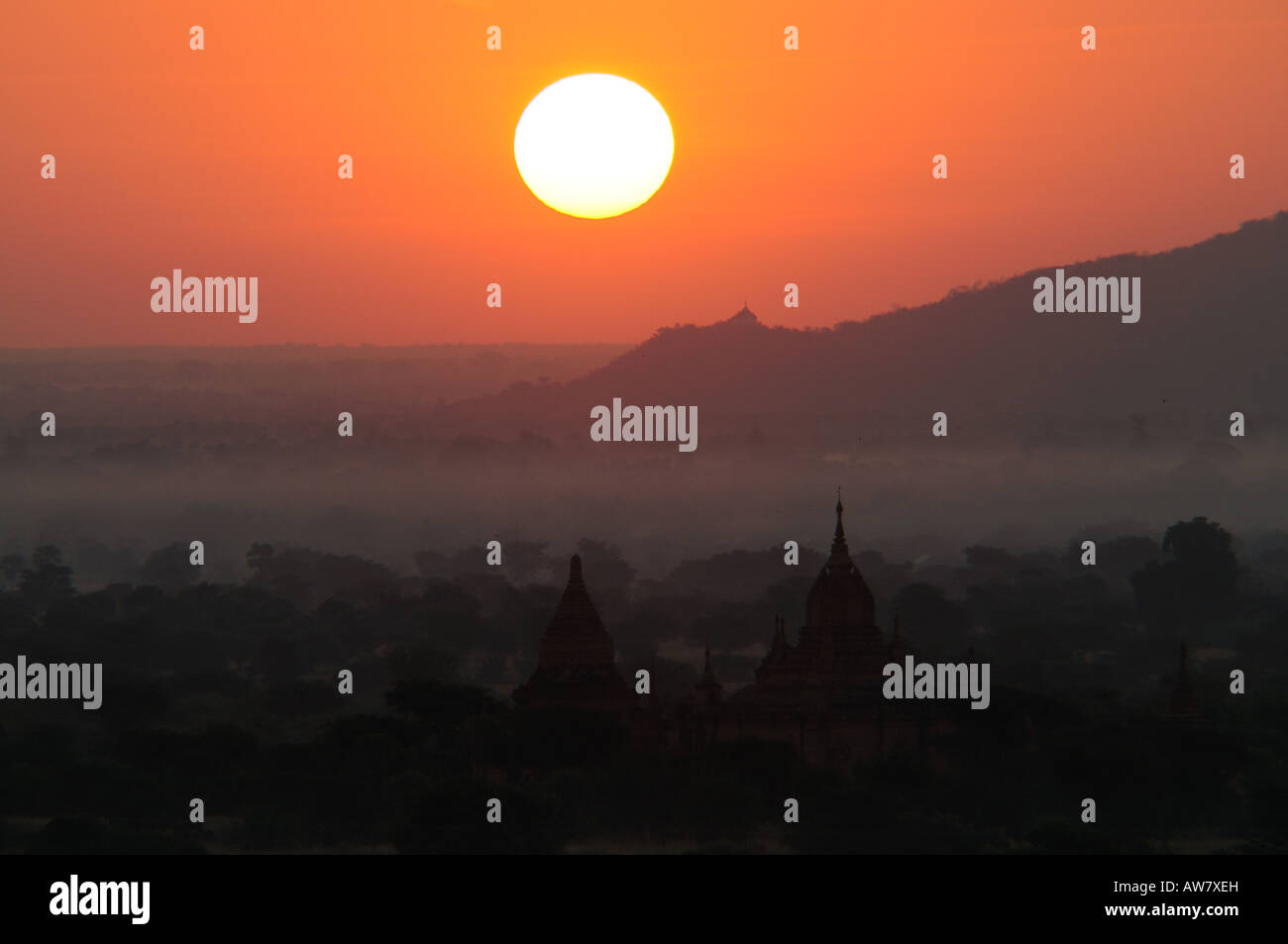 Silhouette ruined temples hi-res stock photography and images - Alamy