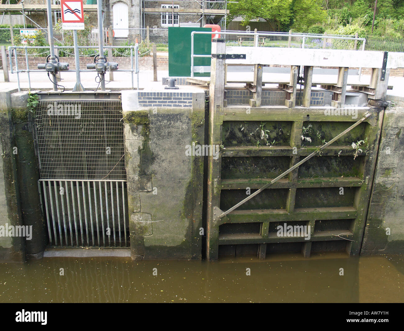 reskinned closing lock gate empty pen trap Stock Photo - Alamy