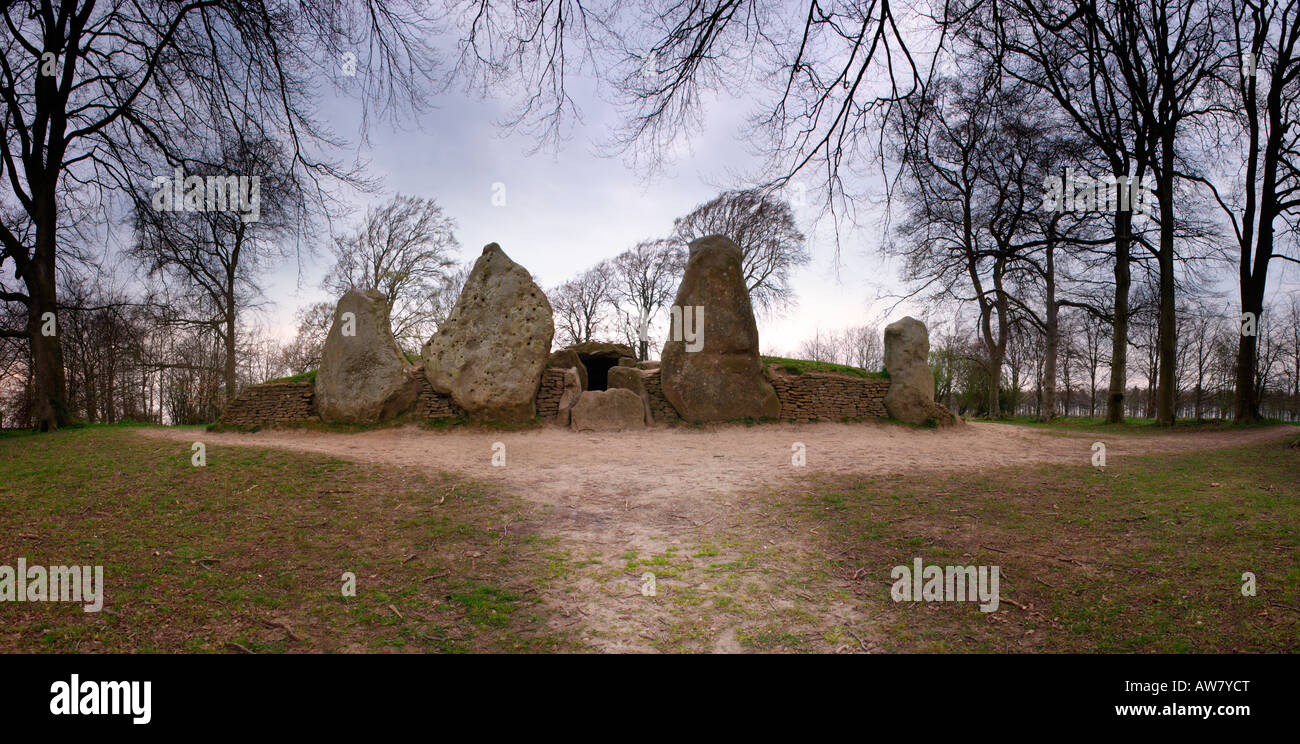 Wayland's Smithy - an ancient long barrow located in Oxfordshire Stock ...