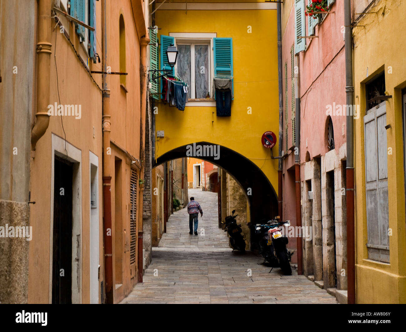 The very European narrow streets of Old Villefranche-sur-Mer, France ...