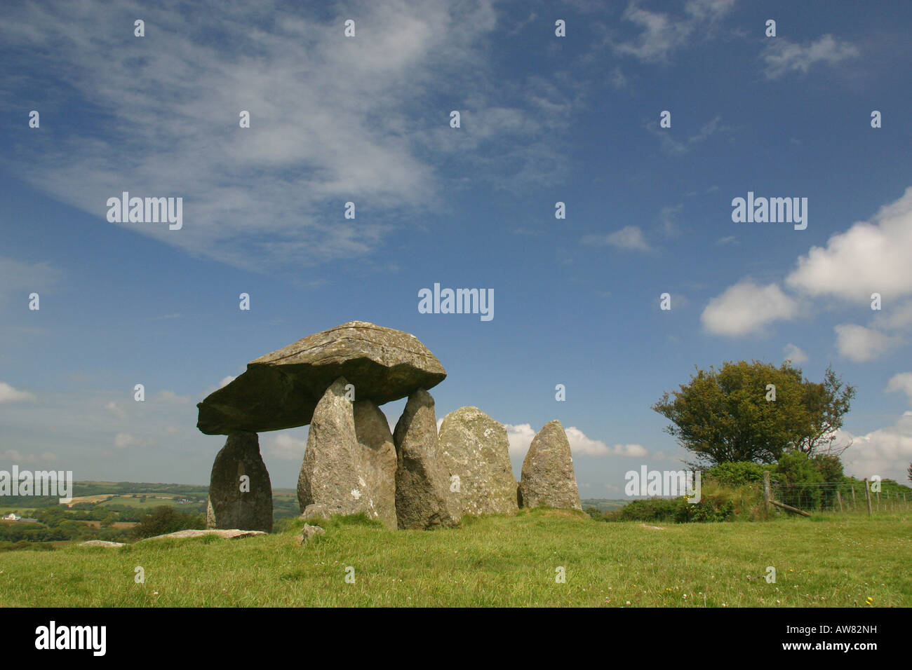 Cromlech hi-res stock photography and images - Alamy