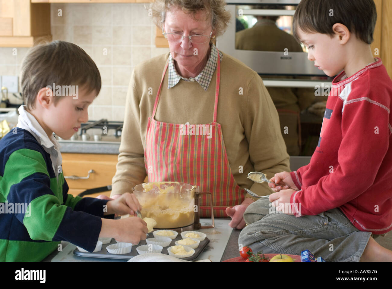 Boys making cakes hi-res stock photography and images - Alamy