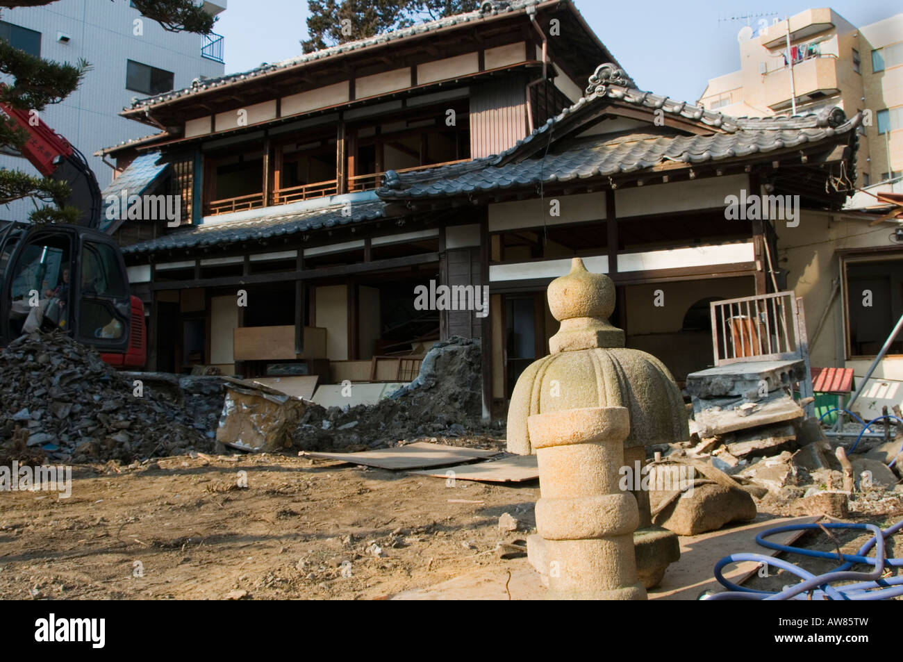 Building tear down hi-res stock photography and images - Alamy