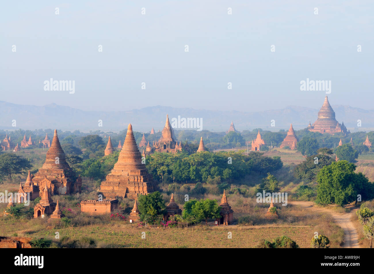 Bagan temples pagodas view myanmar hi-res stock photography and images ...