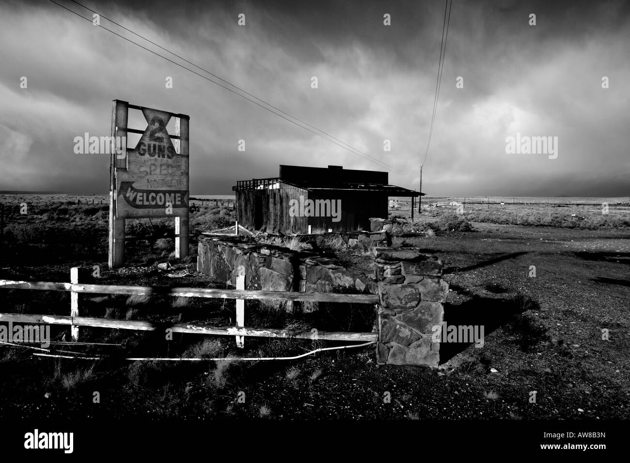 WELCOME SIGN AND A DESERTED BUILDING ON ROUTE 66 IN THE GHOST TOWN OF ...
