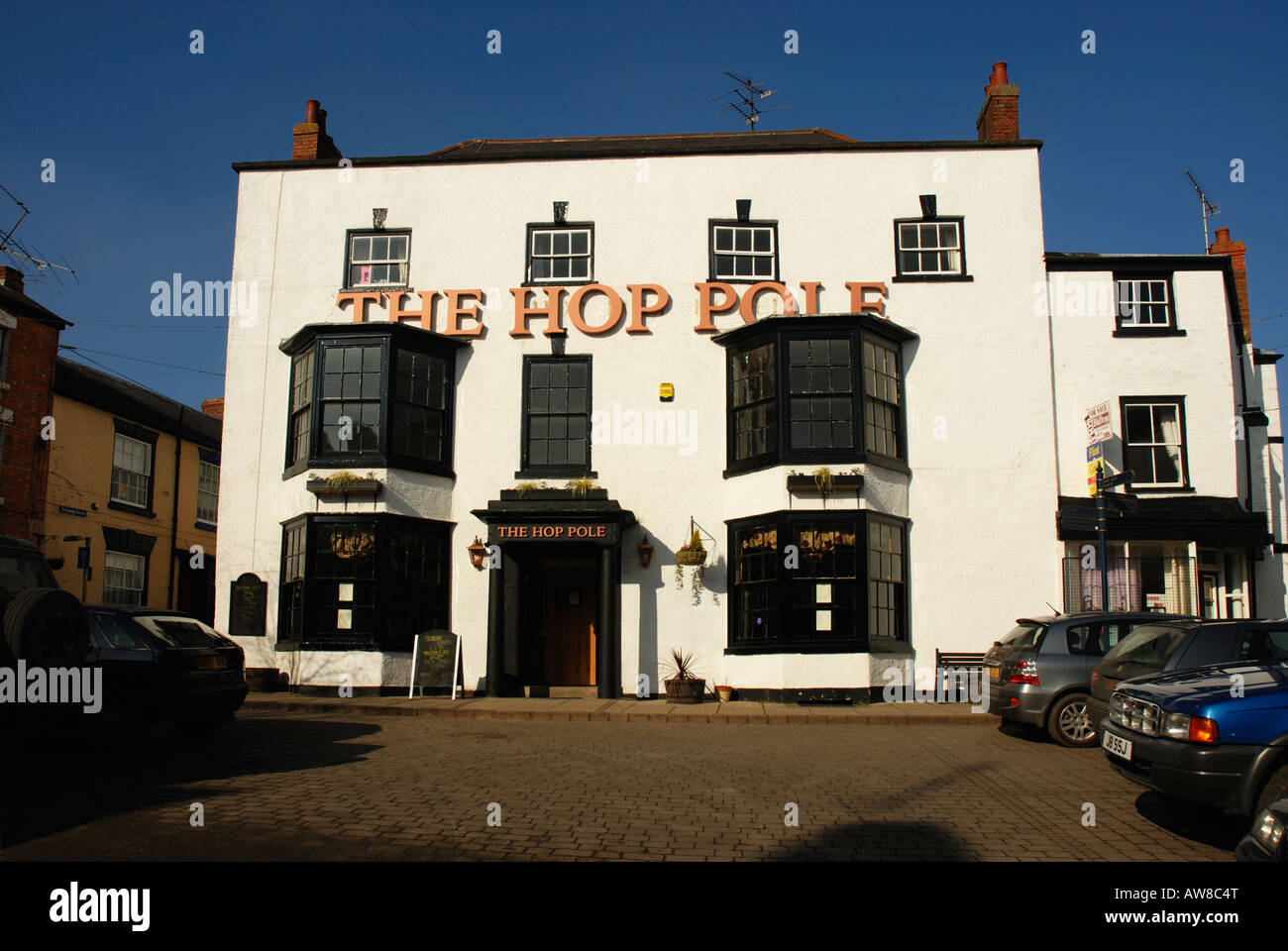 Hop pole hi-res stock photography and images - Alamy