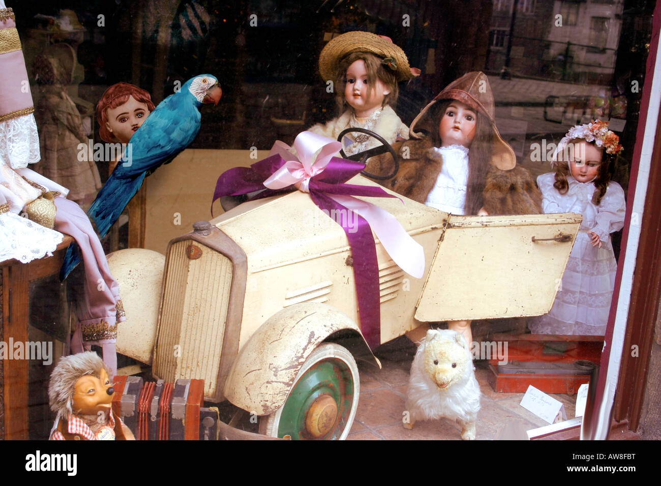 Victorian dolls hi-res stock photography and images - Alamy