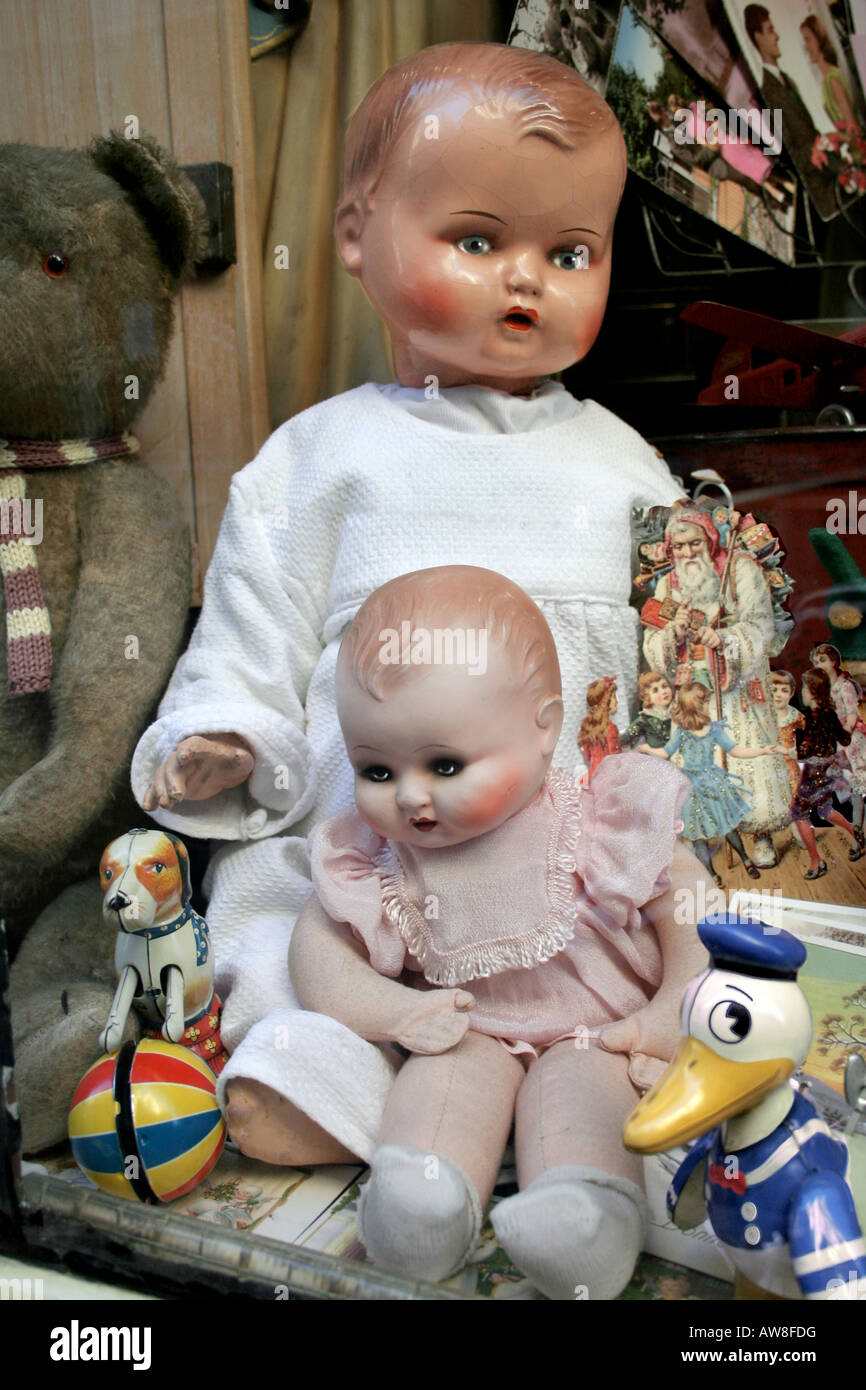 Vintage dolls hi-res stock photography and images - Alamy