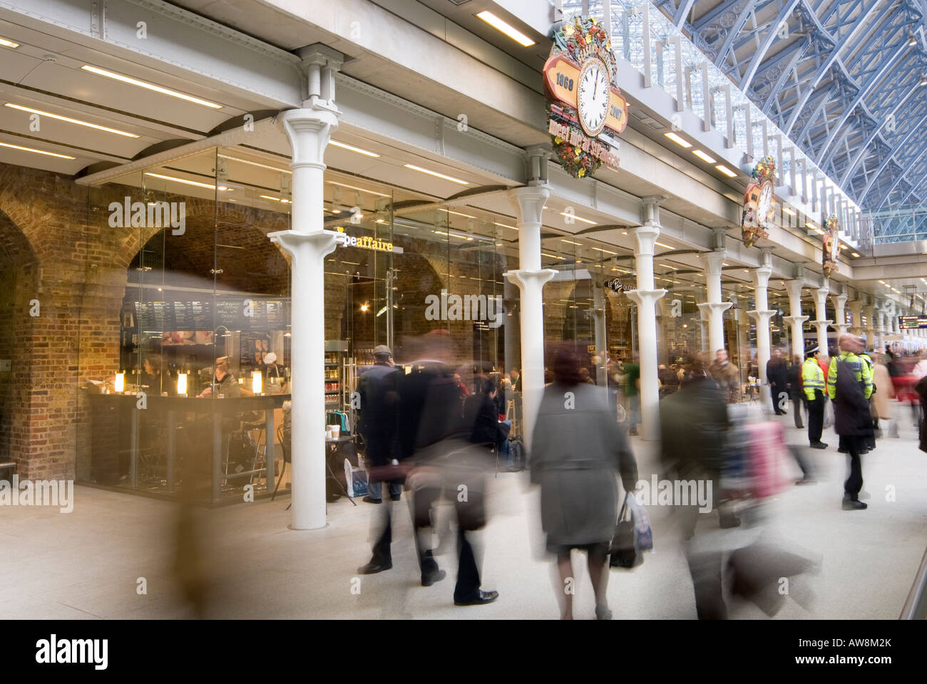 Saint Pancras Shops High Resolution Stock Photography and Images - Alamy
