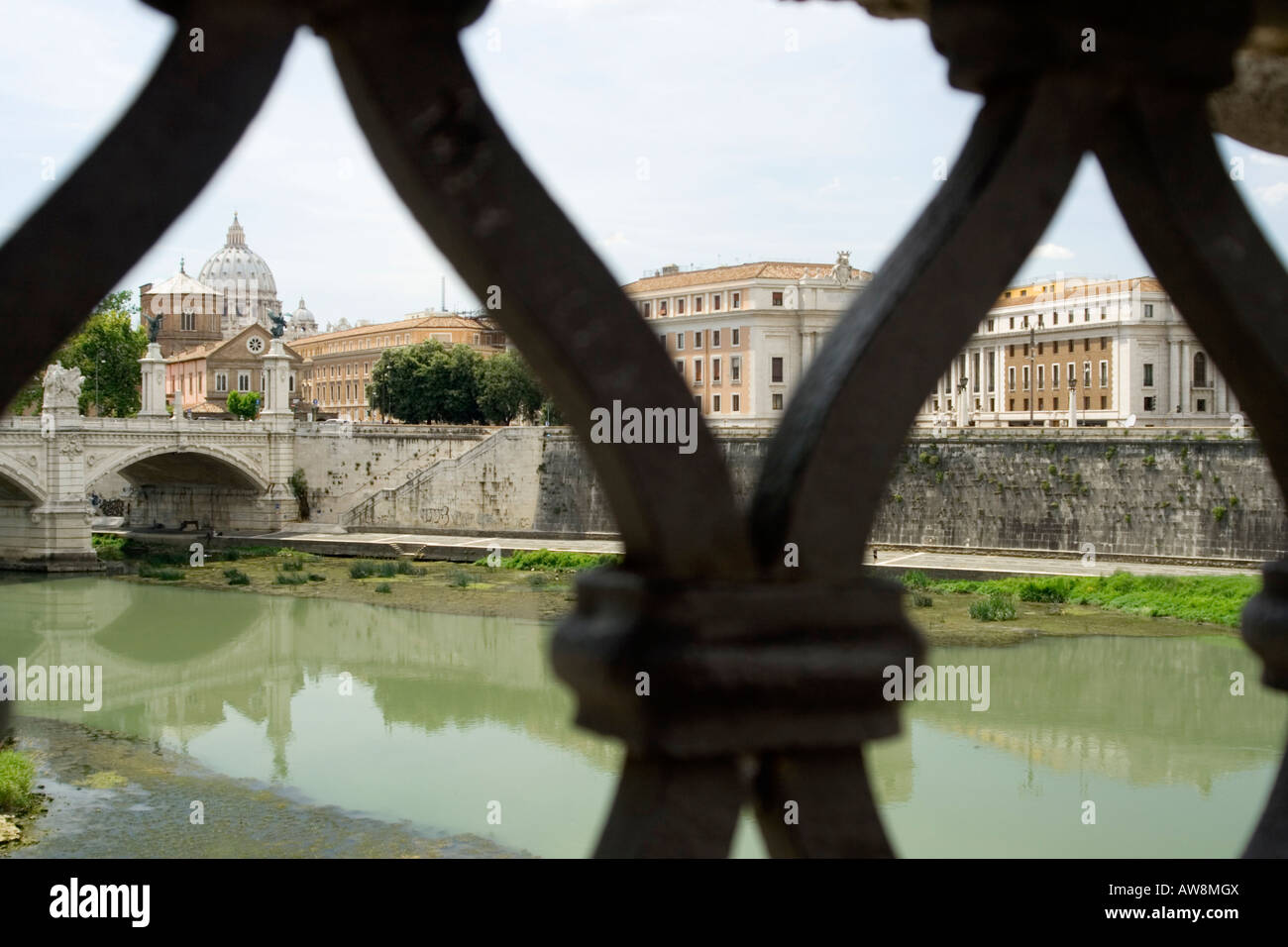 View of the Tiber (Tevere) River with Ponte Vittorio Emanuele II and ...