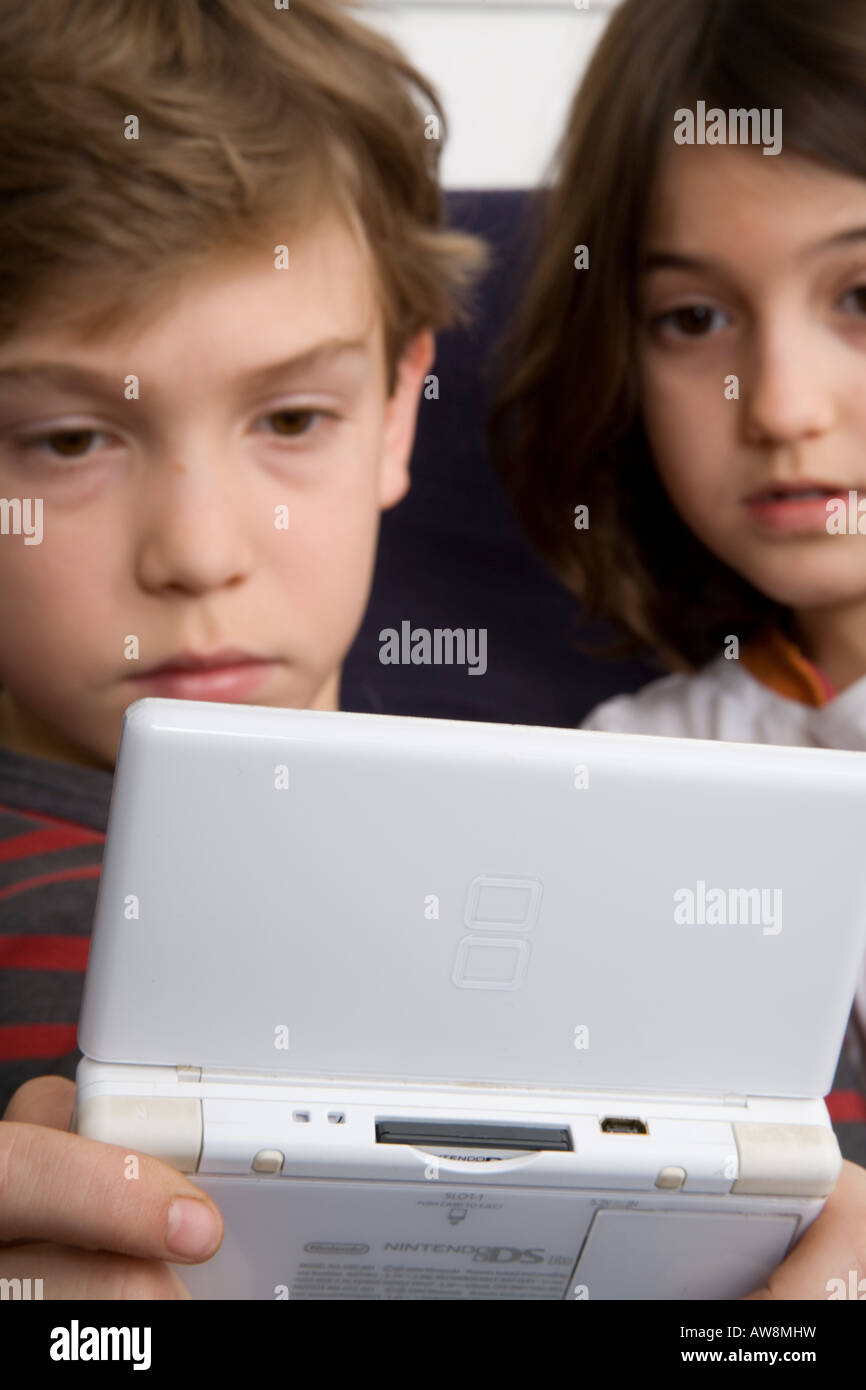 children playing with Nintendo DS Stock Photo - Alamy