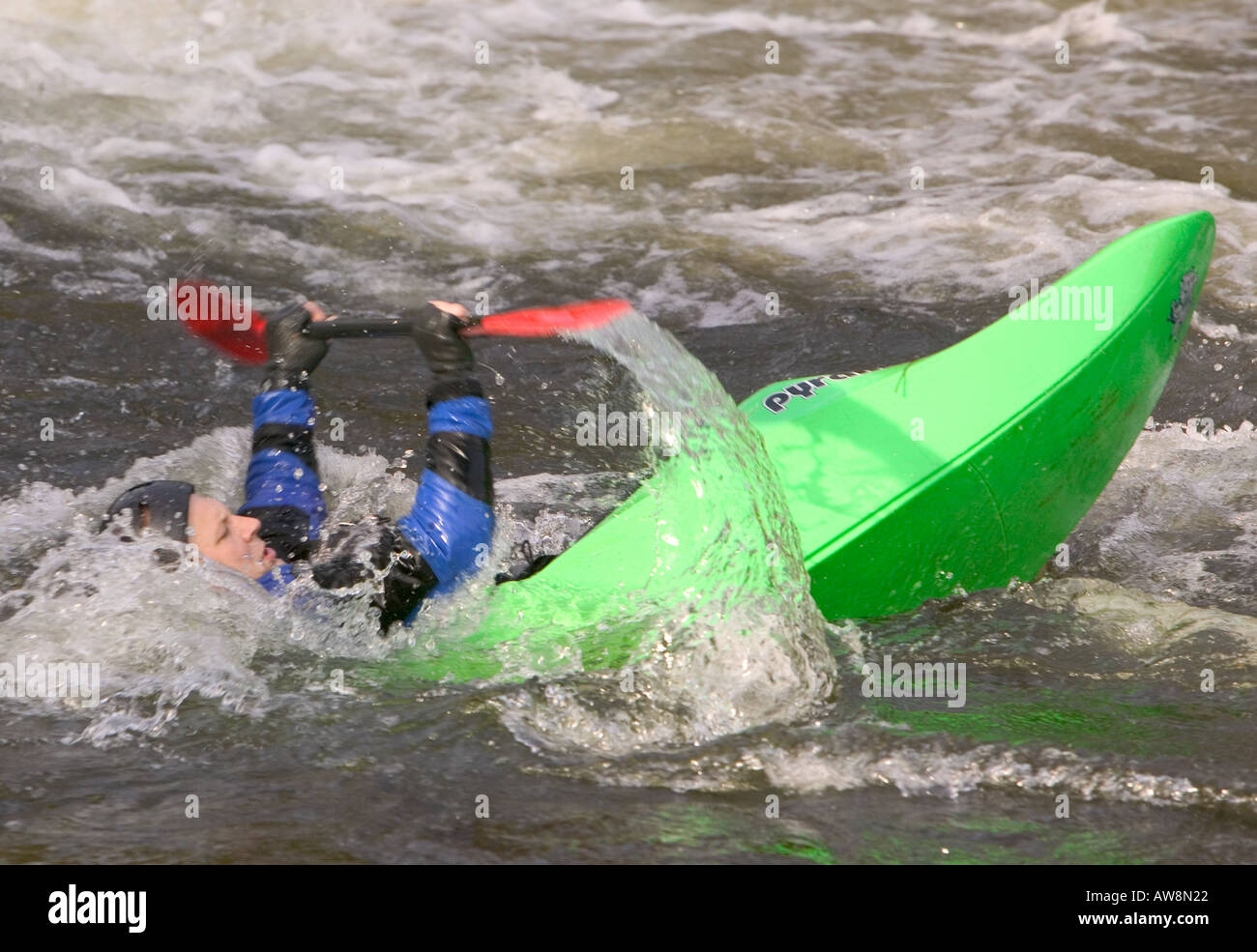 Performing eskimo roll hi-res stock photography and images - Alamy