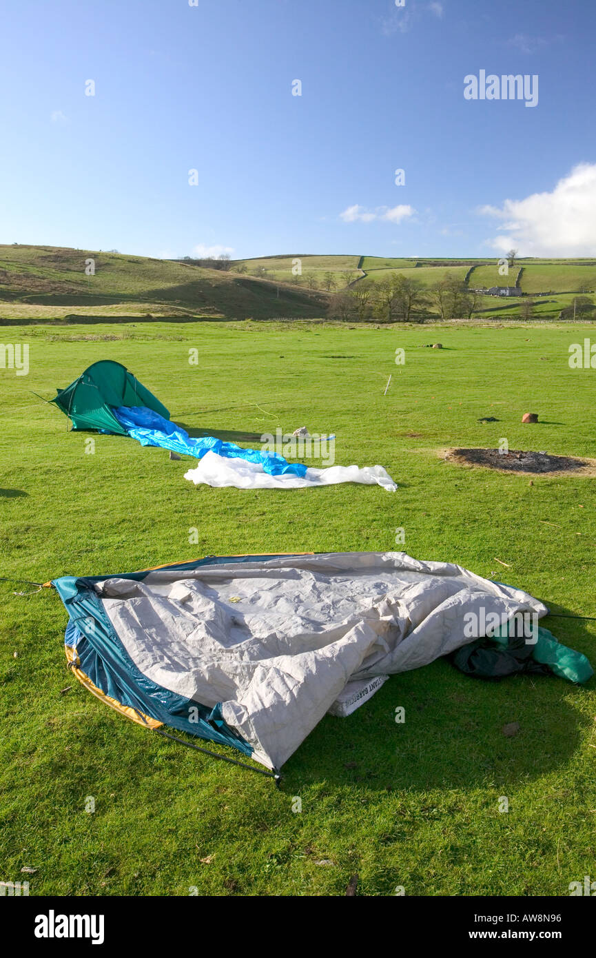 Destroyed tents hi-res stock photography and images - Alamy