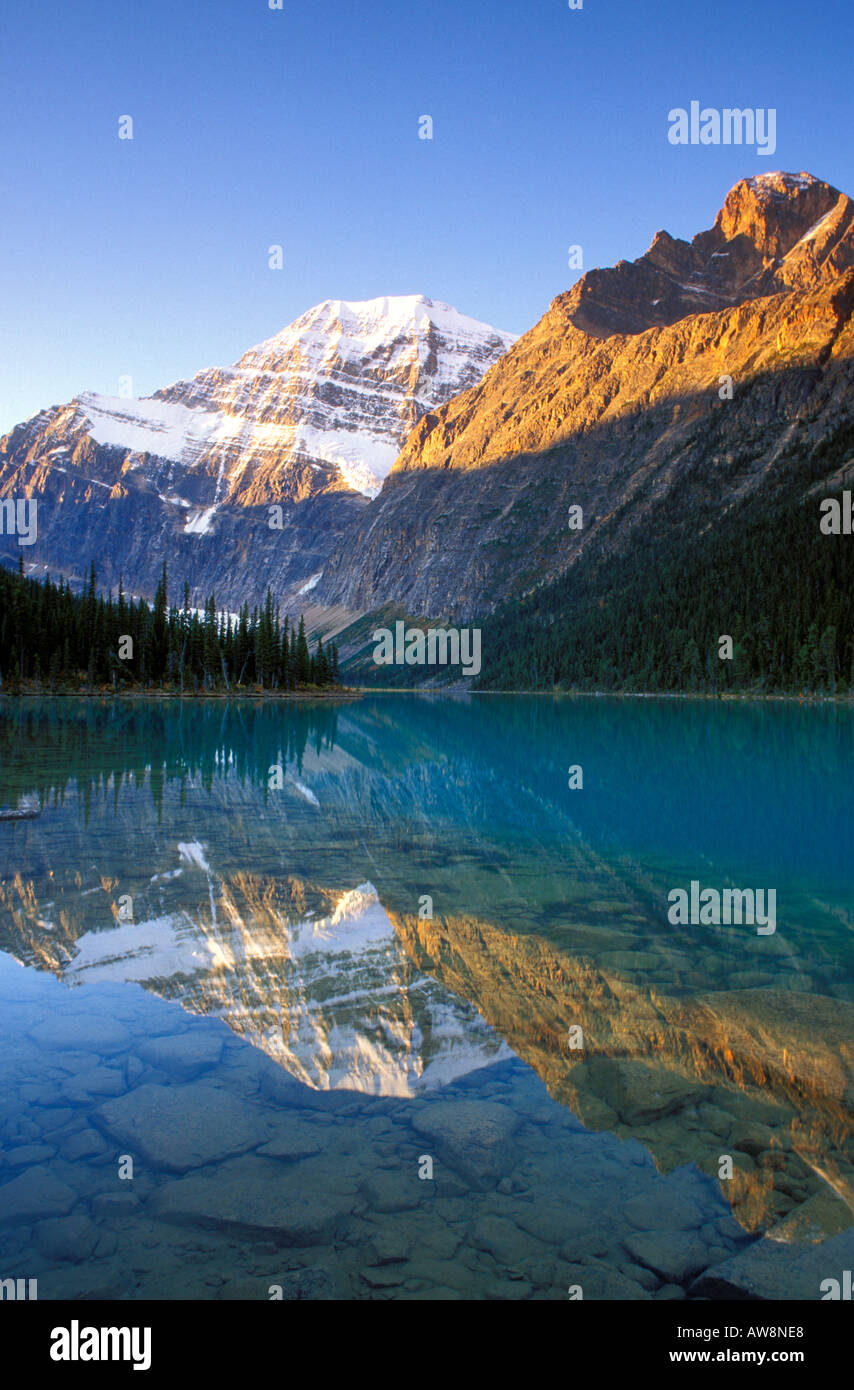 Dawn on the peak of mount edith cavell hi-res stock photography and ...