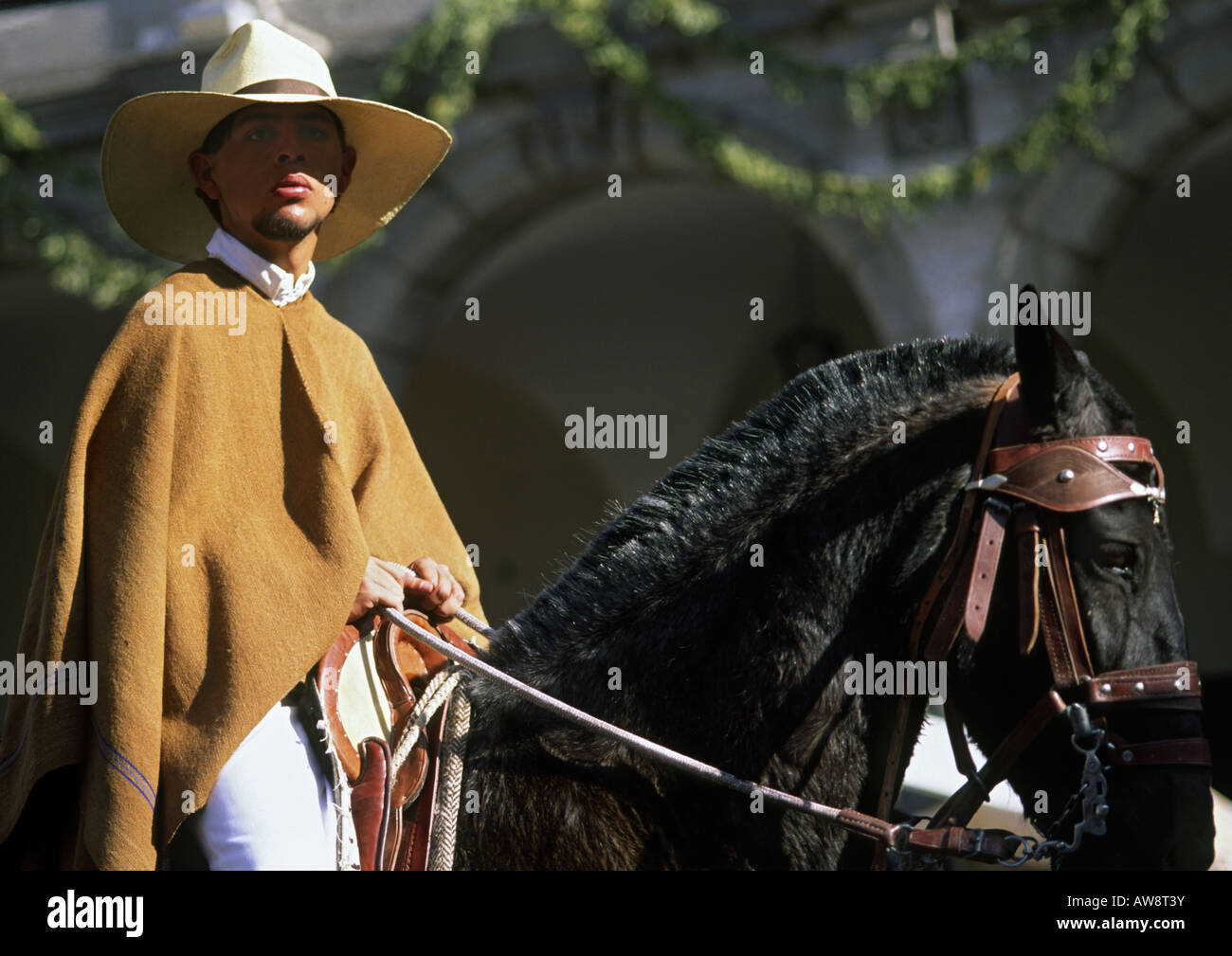 Peru man poncho hi-res stock photography and images - Alamy
