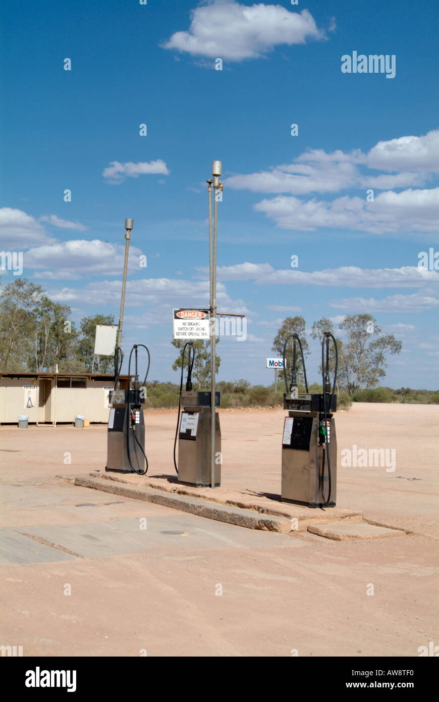 remote petrol gas filling station in the Australian outback desolate ...