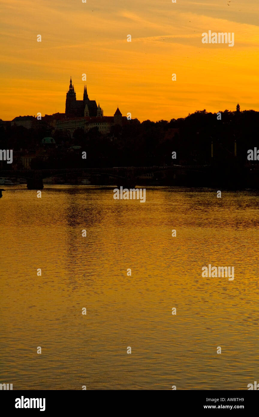 Distant castle at sunset and in silhouette hi-res stock photography and ...