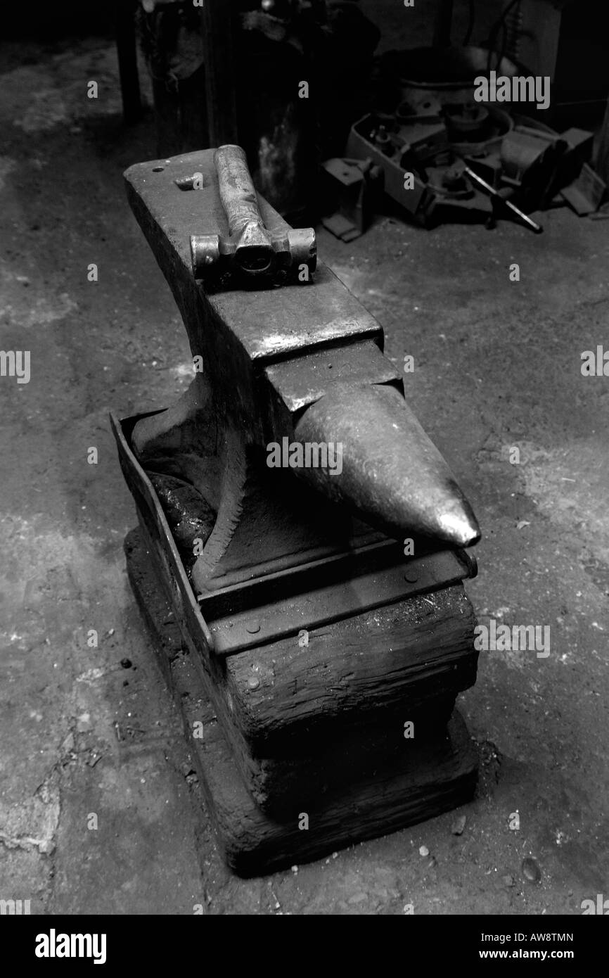 On anvil forge black Black and White Stock Photos & Images - Alamy