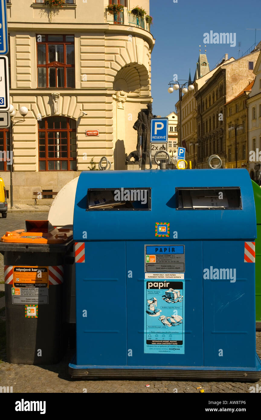 Recycling vertikal hi-res stock photography and images - Alamy