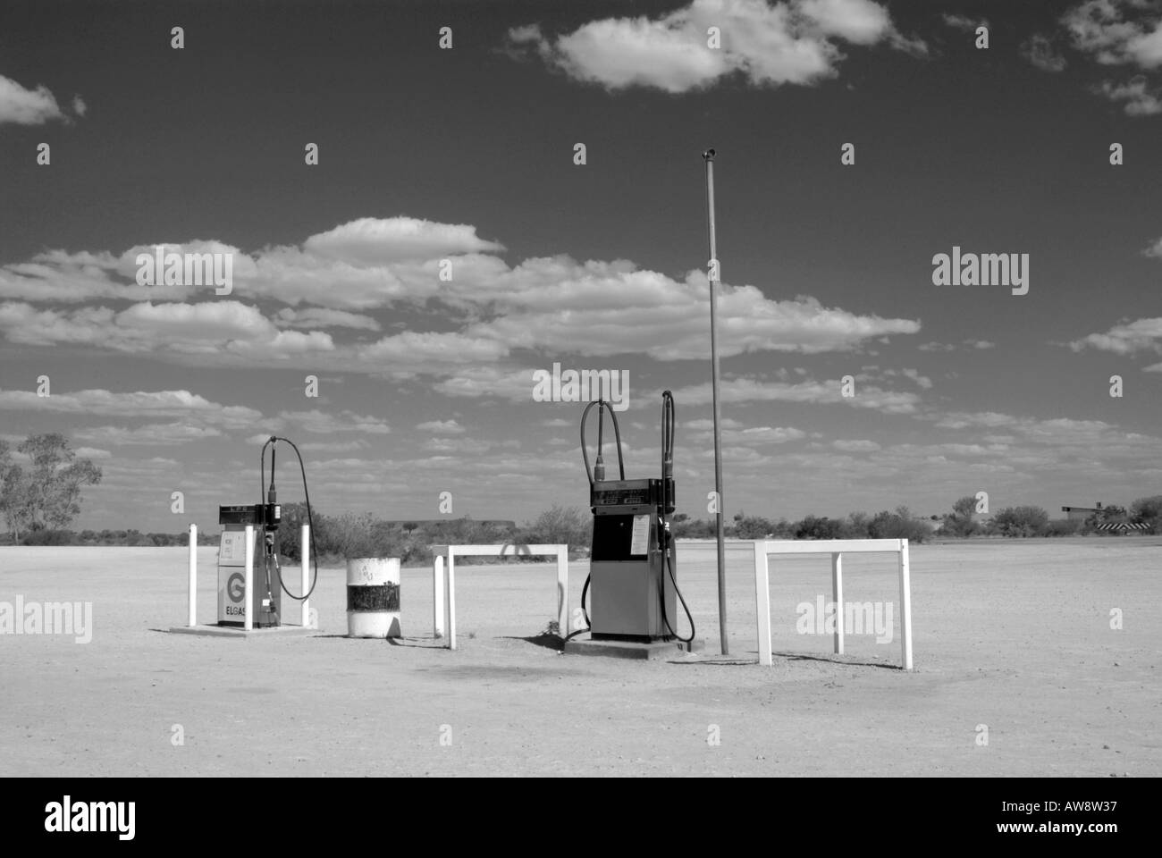 remote petrol gas filling station in the Australian outback desolate ...