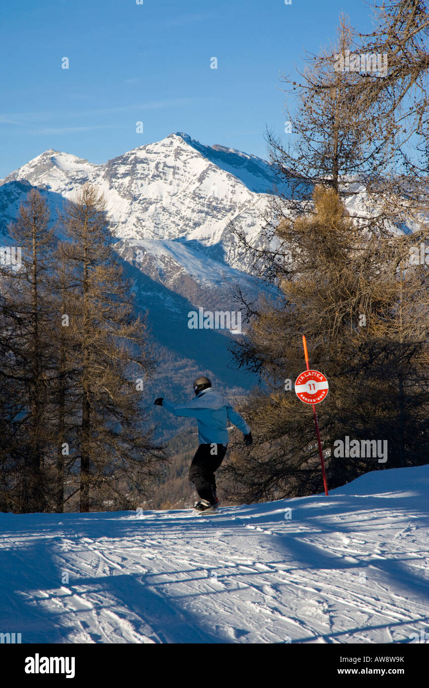 Piste marker hi-res stock photography and images - Alamy