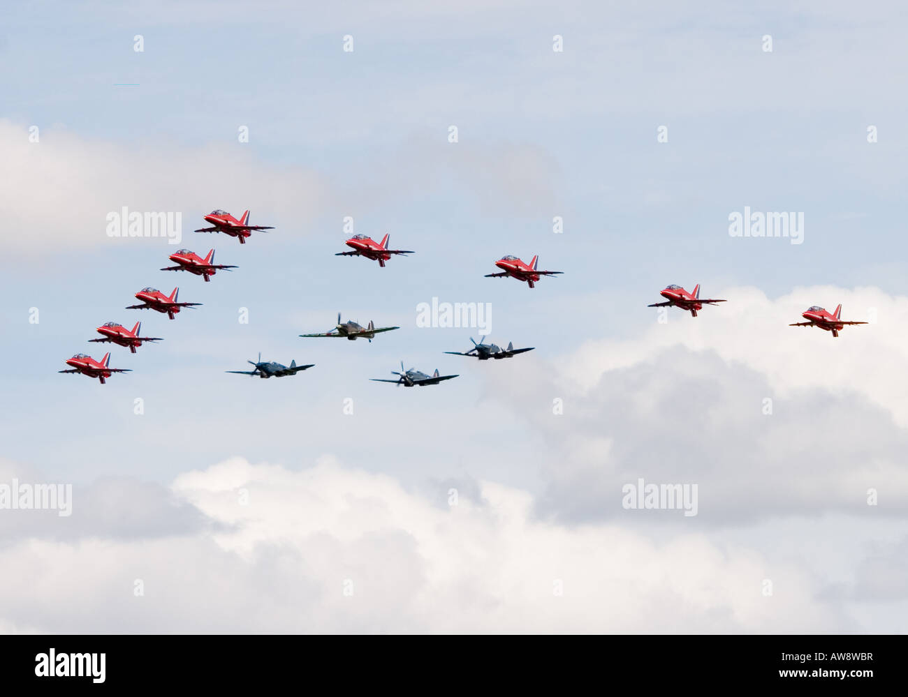 Ww2 plane formation hi-res stock photography and images - Alamy