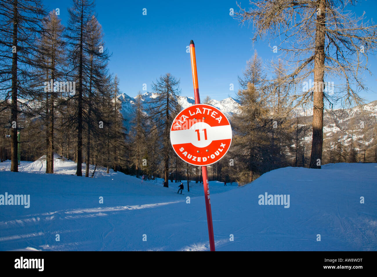 Piste marker sign hi-res stock photography and images - Alamy