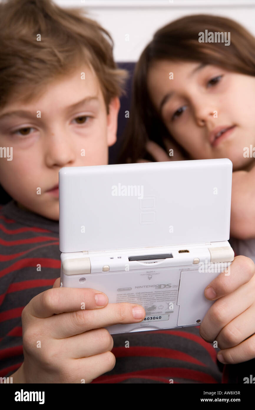 Nintendo ds hi-res stock photography and images - Alamy