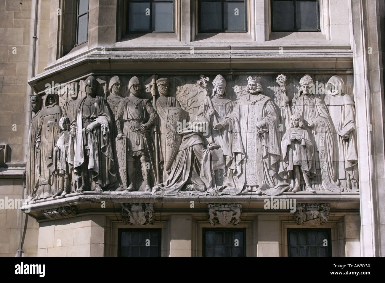 Frieze showing king knights and bishops on Middlesex Guildhall in ...