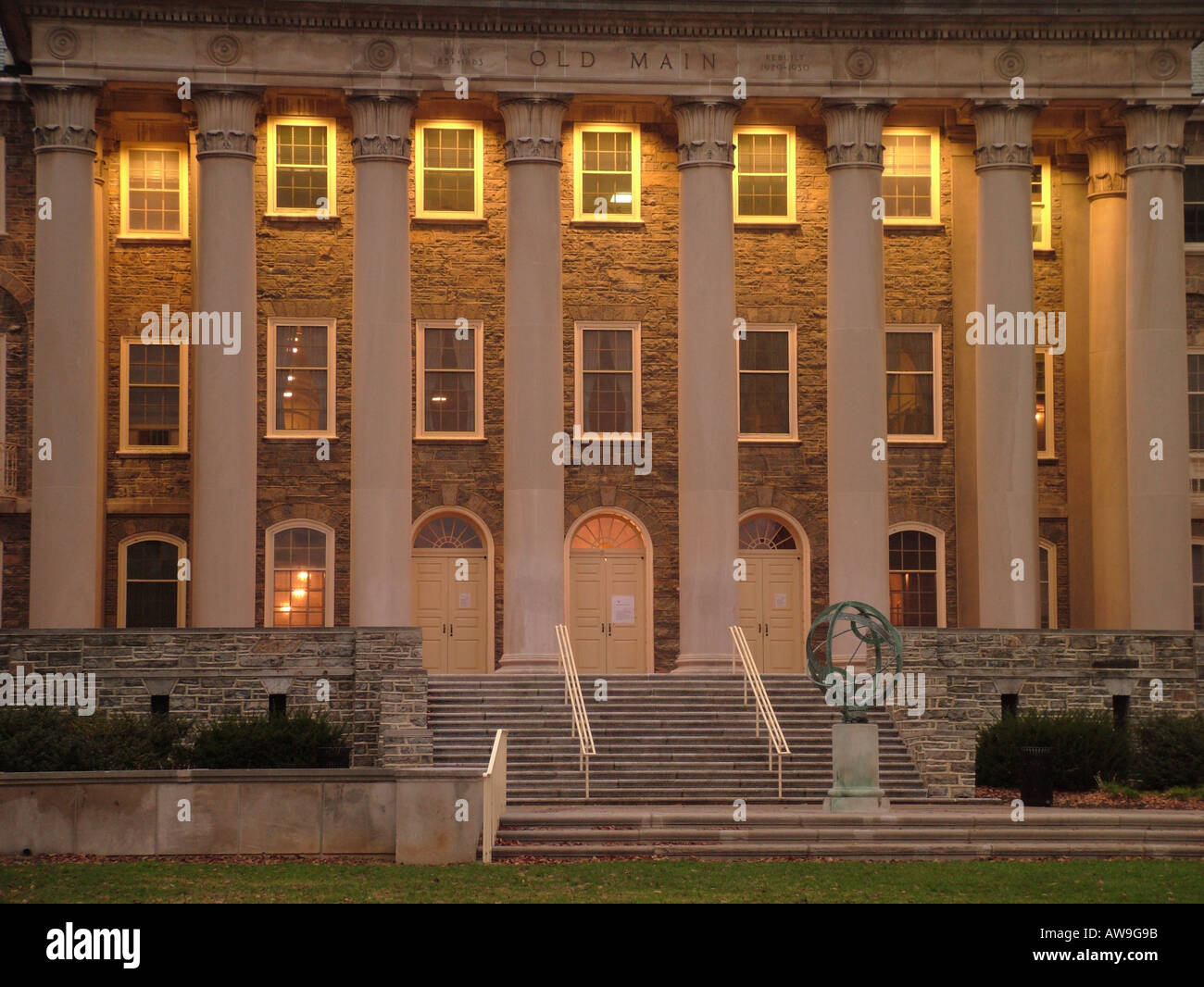 Old main at penn state university hi-res stock photography and images ...
