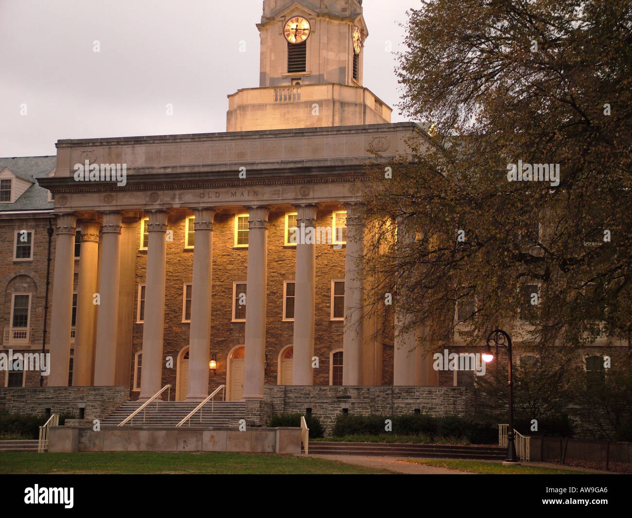 Old main at penn state university hi-res stock photography and images ...