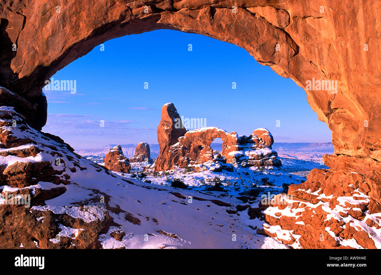 Morning light on North Window framing Turret Arch in winter Arches ...