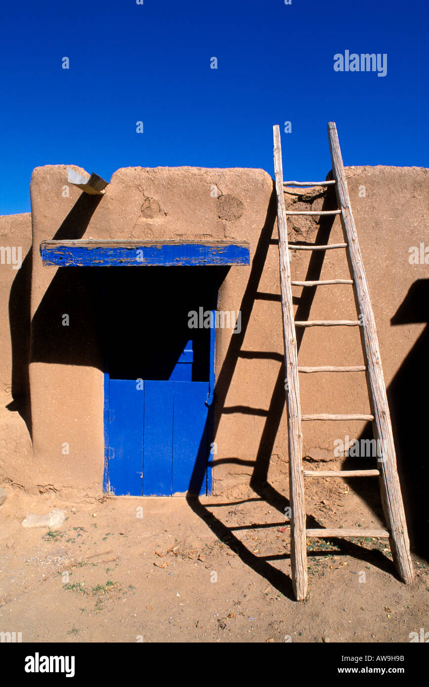 Pueblo ladder hi-res stock photography and images - Alamy