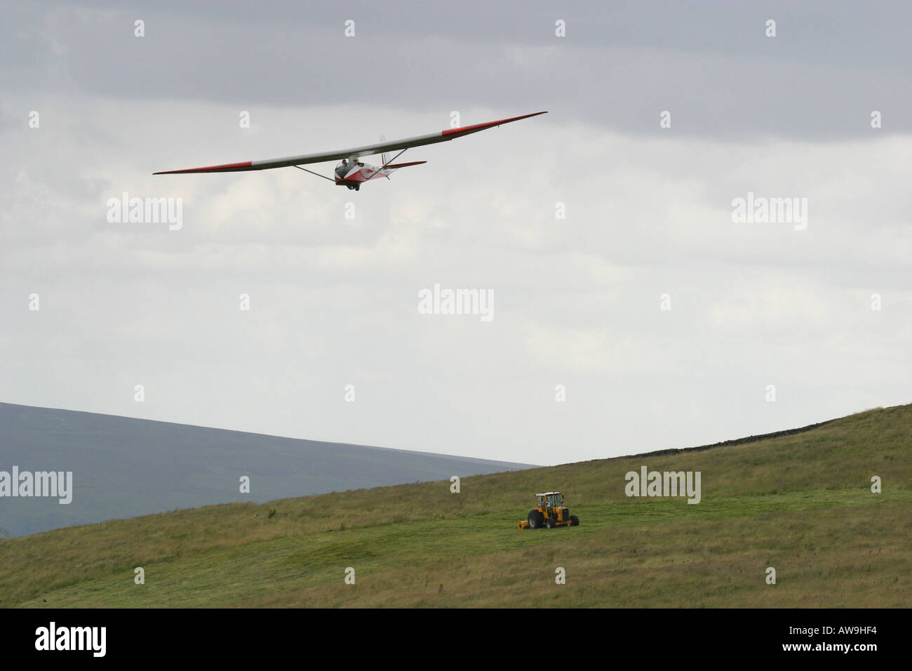 Glider tractor hi-res stock photography and images - Alamy