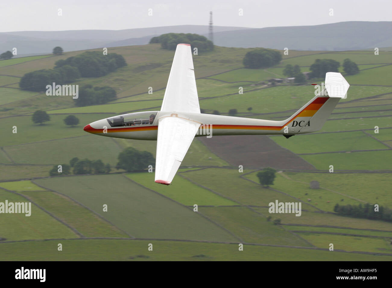 A glider soaring in ridge lift over the Derbyshire countryside Stock ...