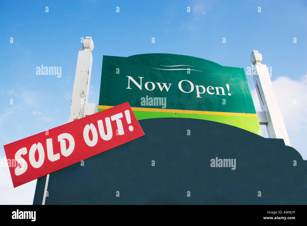 SOLD OUT SIGN, NOW OPEN SIGN Stock Photo - Alamy