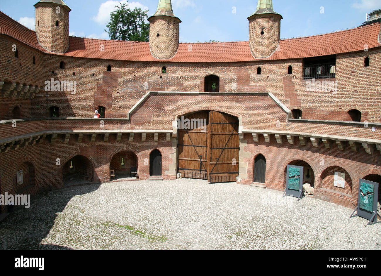 Medieval defences hi-res stock photography and images - Alamy