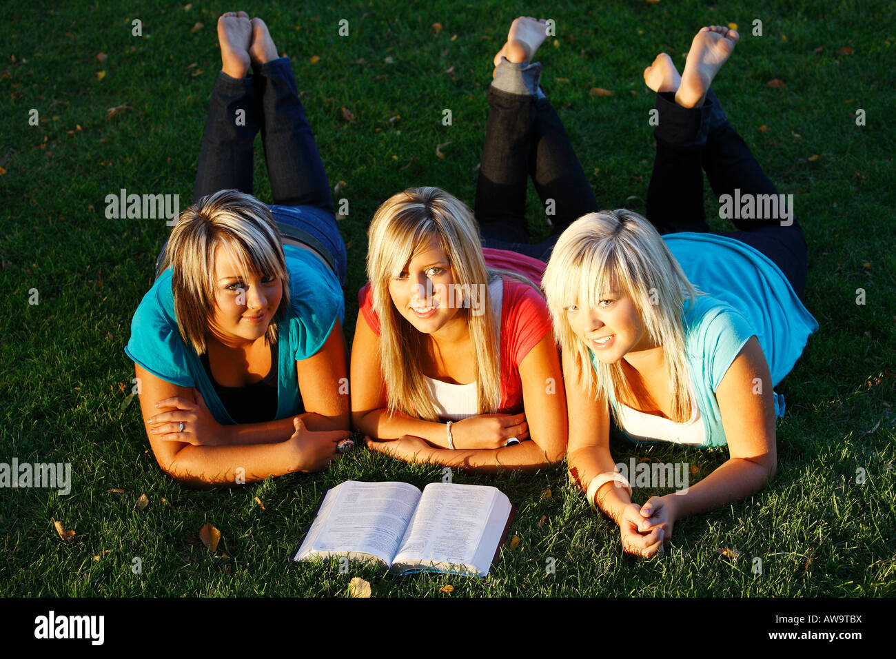 Three girls reading a bible Stock Photo - Alamy