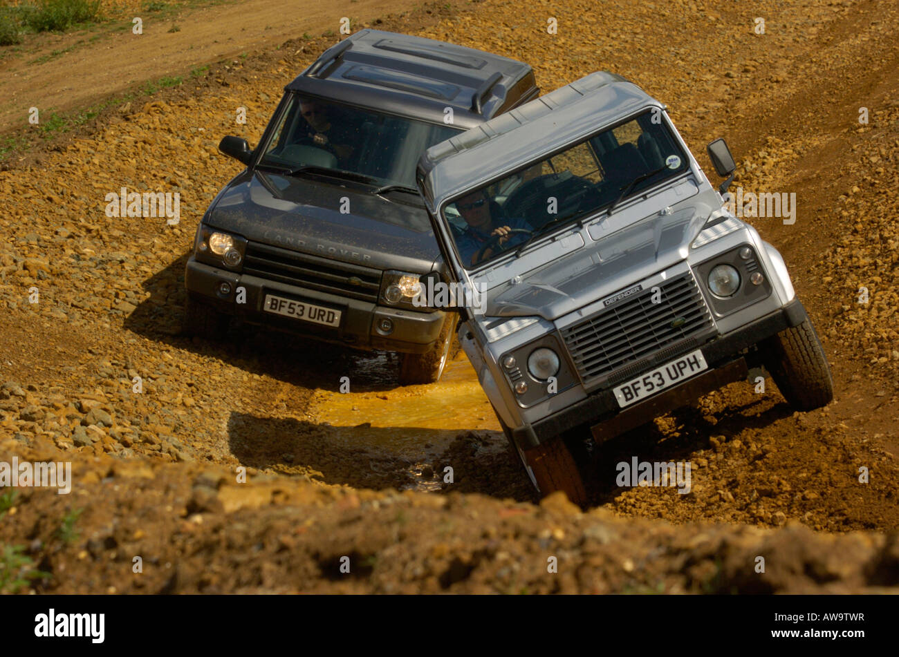 Land rover defender discovery hi-res stock photography and images - Alamy