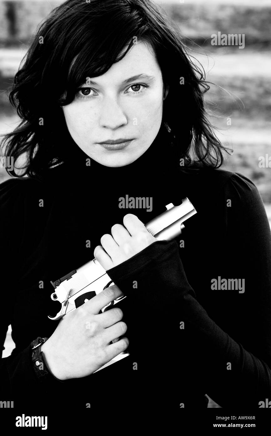 Black white portrait of woman with a gun Stock Photo - Alamy