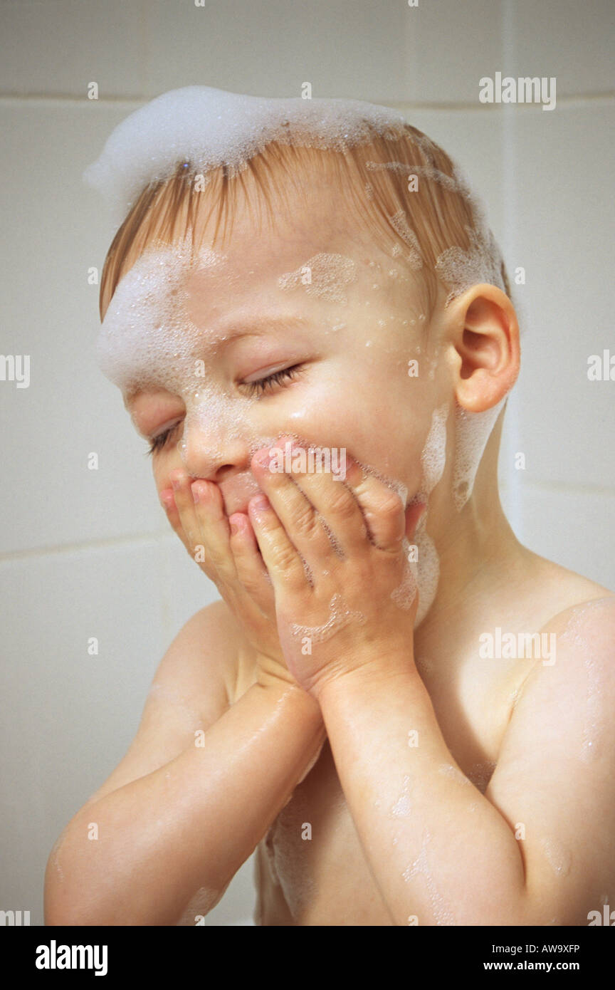 Baby having bath hi-res stock photography and images - Alamy