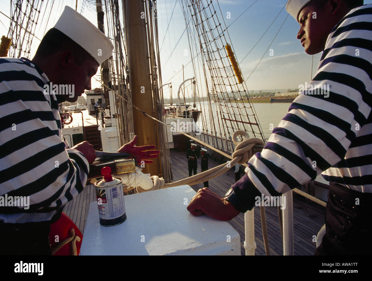 Ship Crew Members Stock Photos & Ship Crew Members Stock Images - Alamy