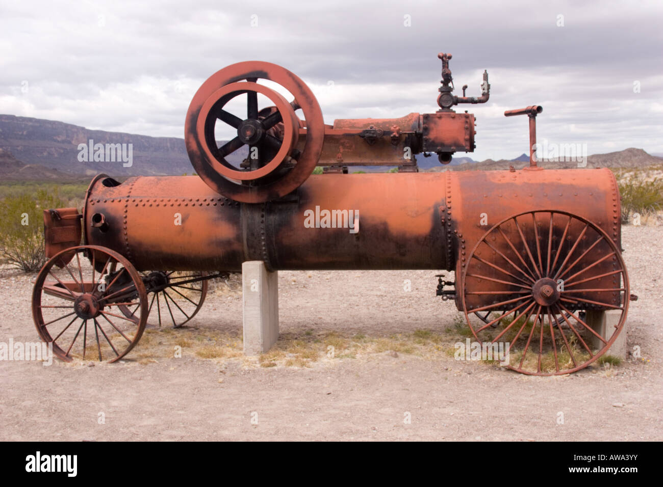 Old steam powered engine Stock Photo - Alamy